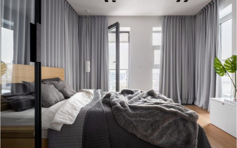 Bay Window Curtain Ideas: 15 Examples You'll Love