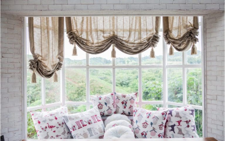 Bay Window Curtain Ideas: 15 Examples You'll Love