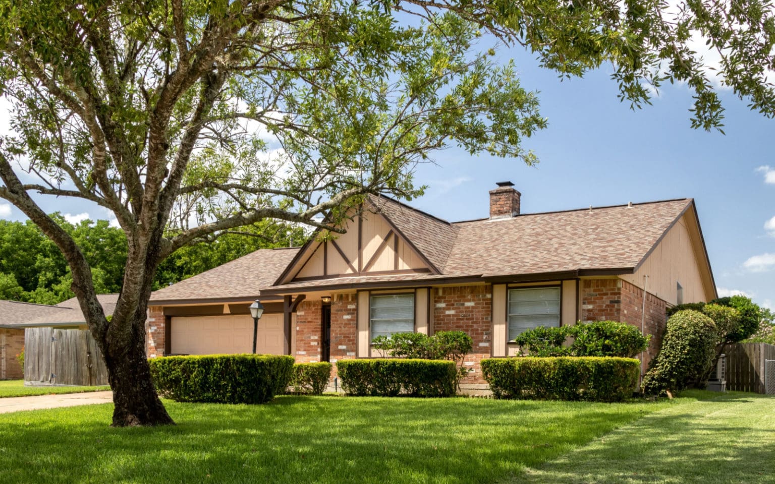 9 Colors That Go With Brown Brick in 2026