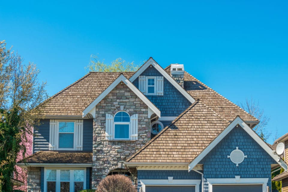 7 Exterior Paint Colors for a House With a Red Roof