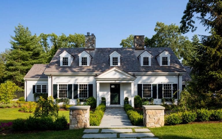 Cape Cod Style House: Blend of Classic and Contemporary